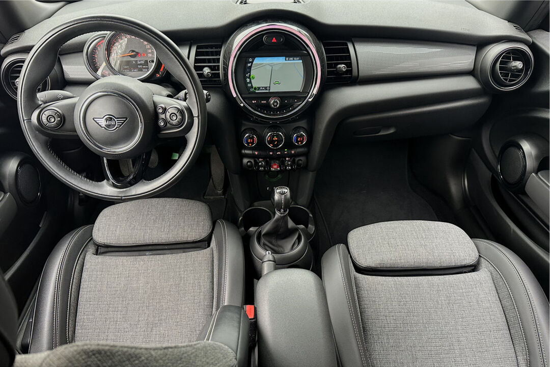 MINI Cooper Mini 1.5 136pk Chilli | Black Edition | Vakgarage