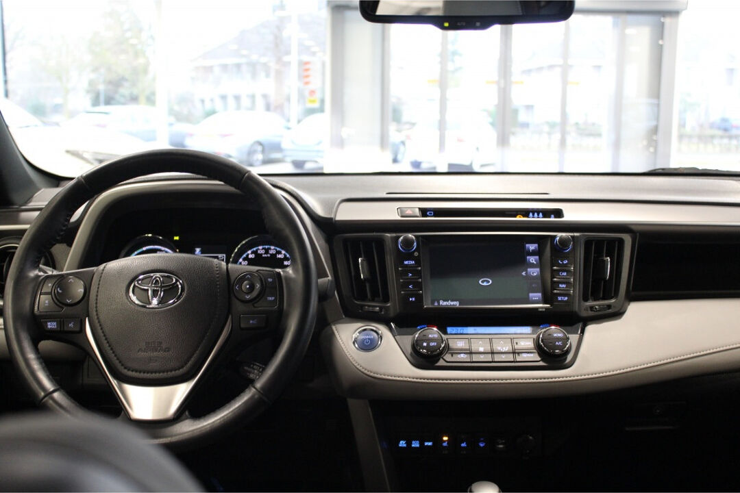 Toyota RAV4 Hybrid Executive/4x4/TREKHAAK/LEDER | Vakgarage